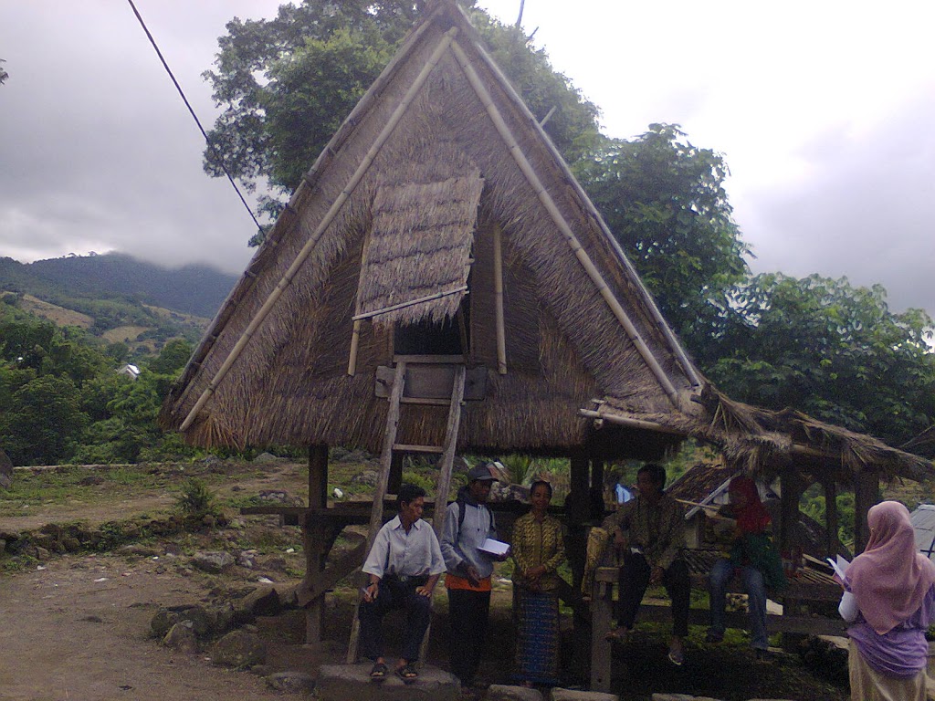 Uma Lengge; Rumah Tradisional Dou Mbojo Bima - STIT SUNAN GIRI BIMA